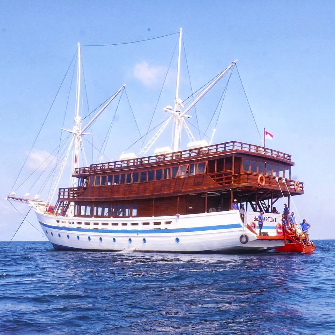Paket Kapal Phinisi Jakarta - Cruishing Perairan Pulau Seribu